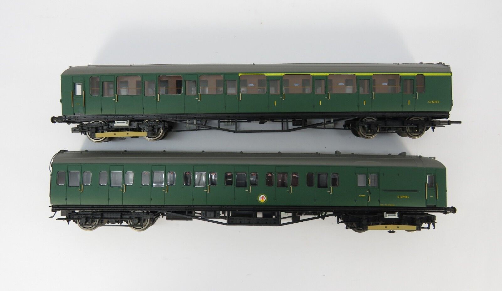 Dapol 2D-018-011 Class 35 D7000 BR Two Tone Green Loco - KJB Models